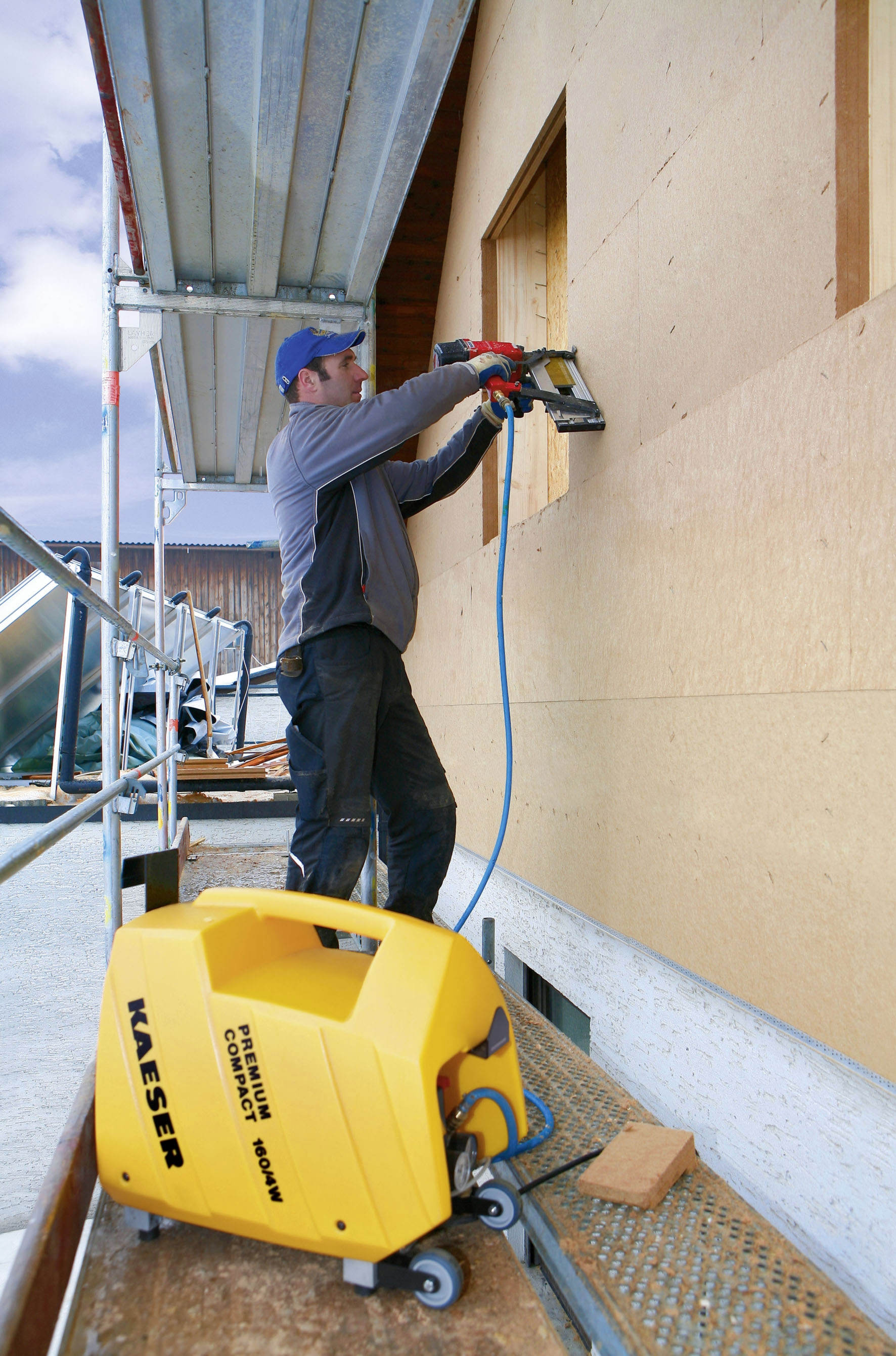 “Premium compact”: Portable compressed air power – KAESER KOMPRESSOREN ...